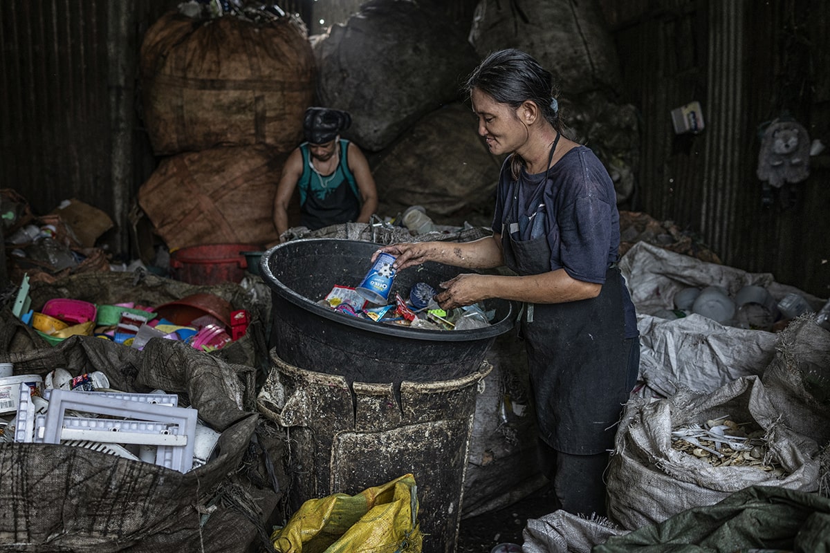 Sinking Land and Rising Seas Threaten Manila Bay’s Coastal Communities ...