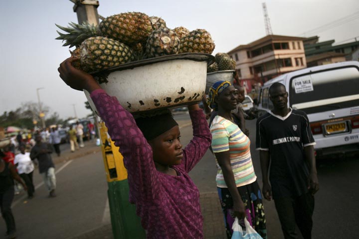 Ghana’s Kayayo: Reaching for a Better Life | Pulitzer Center
