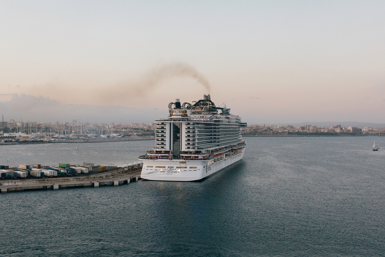 Tourists Versus Narwhals (Spanish) | Pulitzer Center