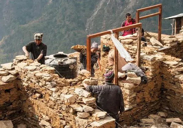 Nepal's Quake-Hit Tibetan Nuns Rebuild Homes—and Faith | Pulitzer Center