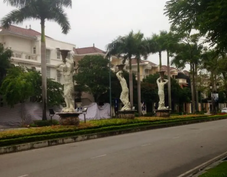 Meet The Journalists: Claire Provost and Matt Kennard | Pulitzer Center