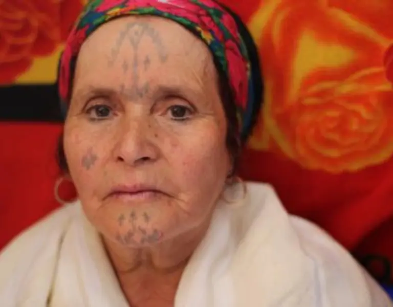 Female Bedouin tattoos : r/arabs