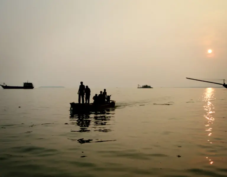 Sean Gallagher's Dongting Hu Project Wins First Place: British Press Photographer's Year ...