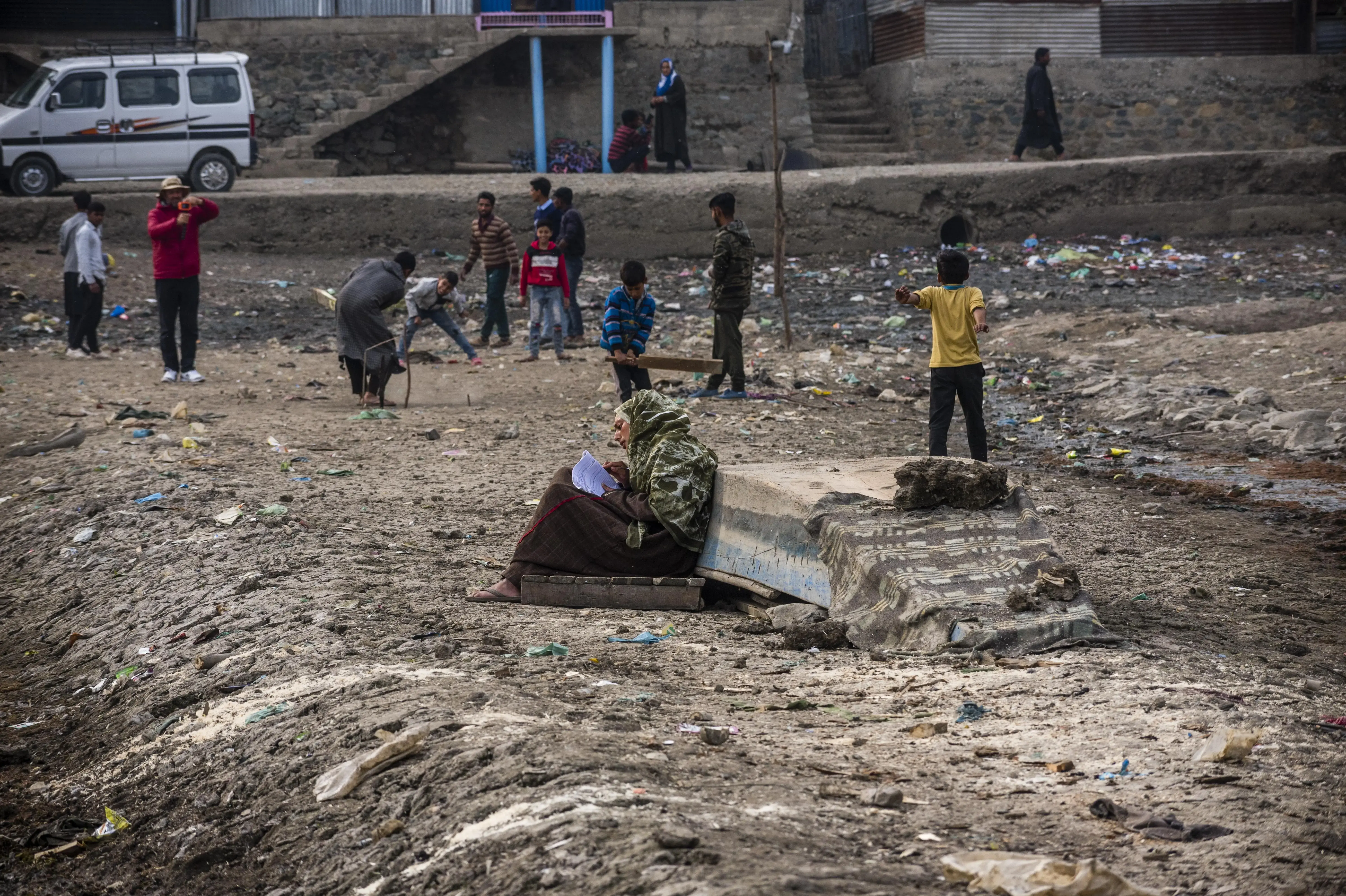 Kashmir’s Wular Lake Is in Crisis | Pulitzer Center